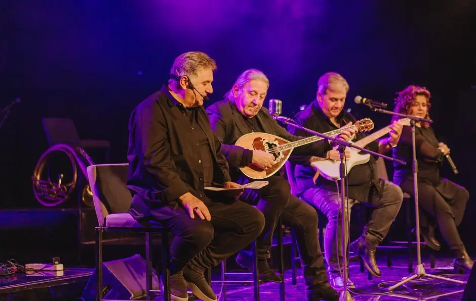 Άγαμοι Θύται «Best Ωχ» - Guest Star: Μανώλης Μητσιάς | Θέατρο Δάσους ...