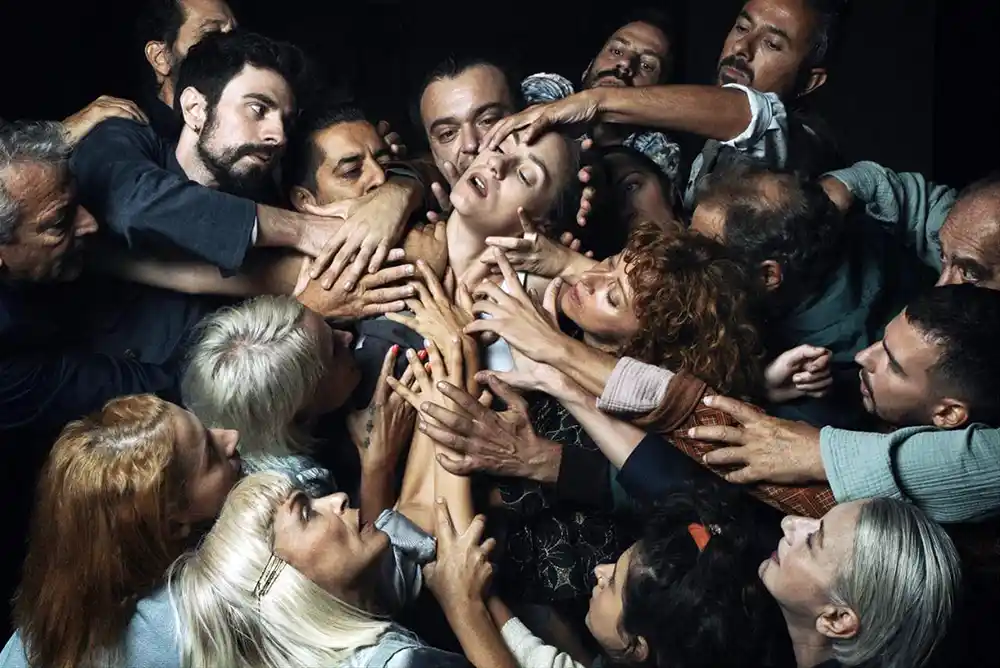 «Ο καλός άνθρωπος του Σε Τσουάν» του Μπέρτολτ Μπρεχτ - SVOICE