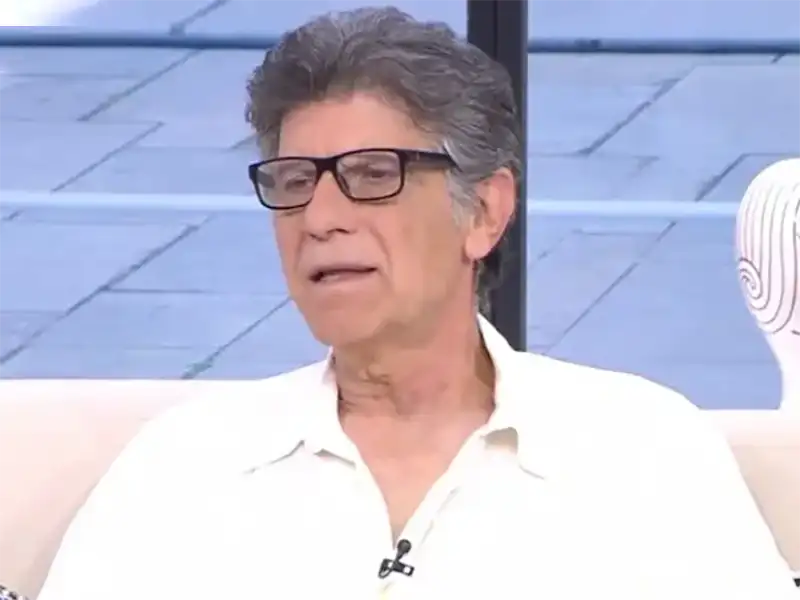 Ο Γιάννης Μπέζος σε μια συνέντευξη εφ' όλης της ύλης - SVOICE